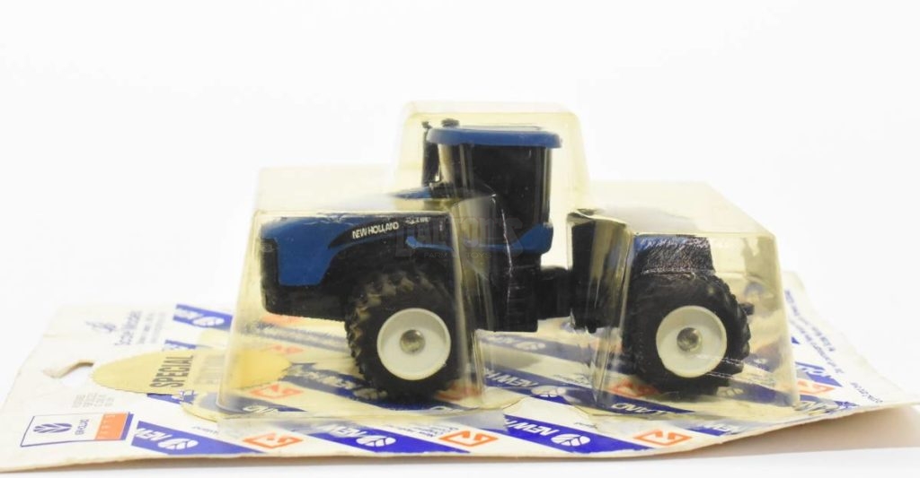 1/64 New Holland TJ450 Tractor with 4WD and Flotation Duals Special ...
