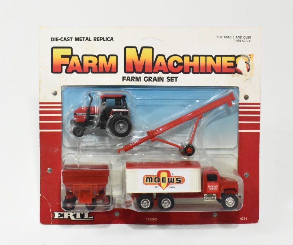 1/64 Case IH Grain Set, Includes Case IH 3294 Tractor, Gravity Wagon, Auger & Moews Grain Truck ...