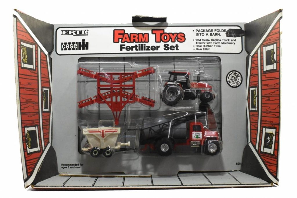 1/64 Case IH Fertilizer Set With 3294 Tractor, Disk, Fertilizer Spreader, Sprayer Truck & Barn ...