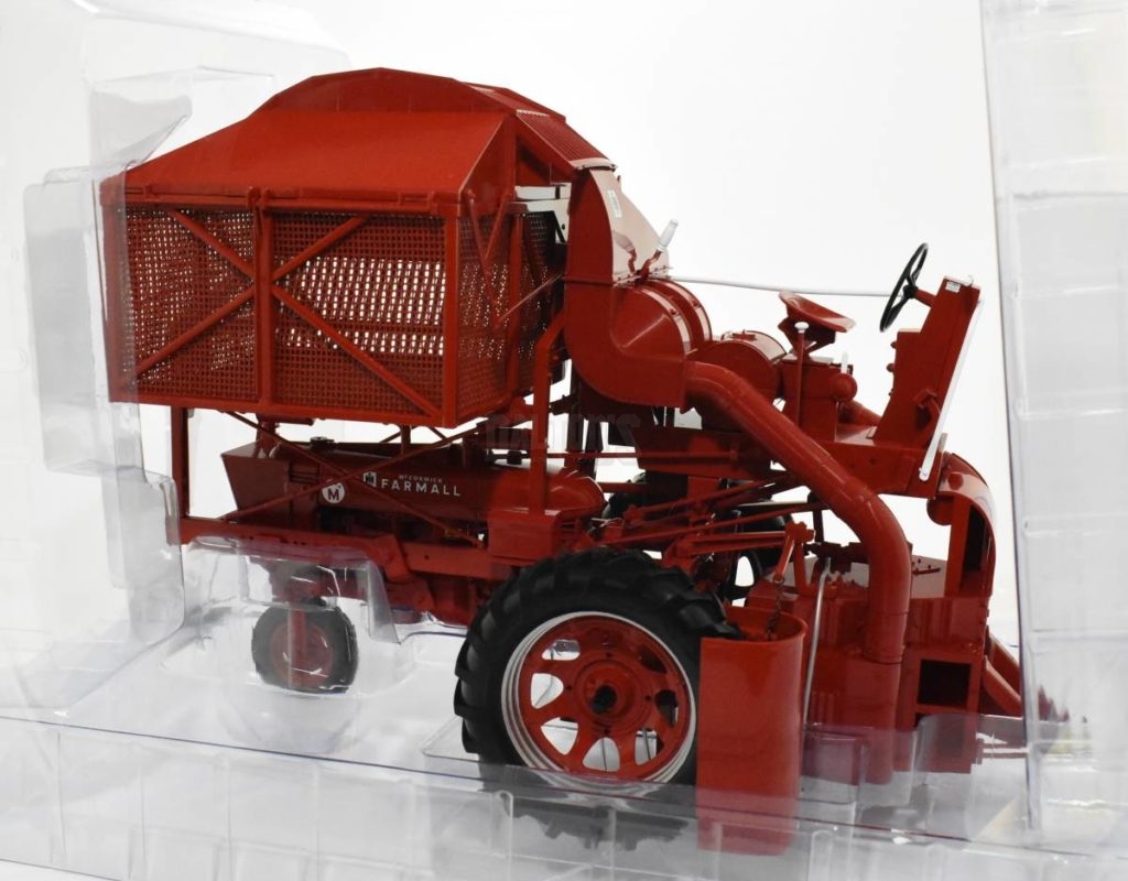 1/16 International Harvester Farmall Super M Tractor With 314 Cotton Picker - Dalton's Farm Toys