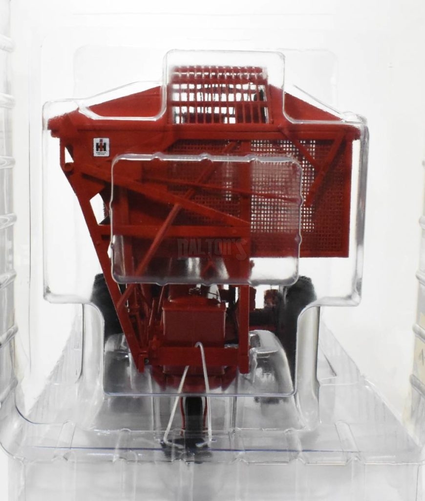 1/16 International Harvester Farmall Super M Tractor With 314 Cotton Picker - Dalton's Farm Toys