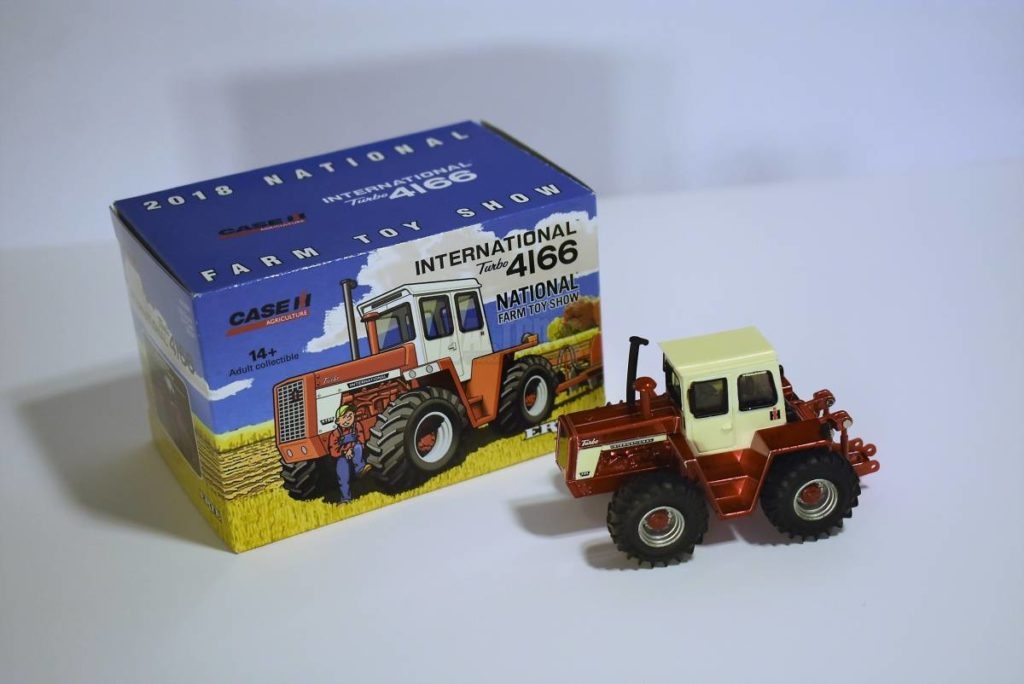 1/64 International Harvester 4166 4WD Tractor, 2018 Toy Farmer Red ...