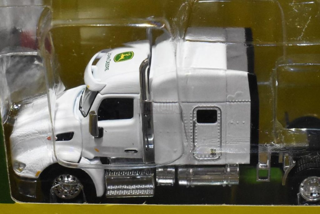 1/64 Peterbilt 579 John Deere Semi With Lowboy Trailer - Dalton's Farm Toys