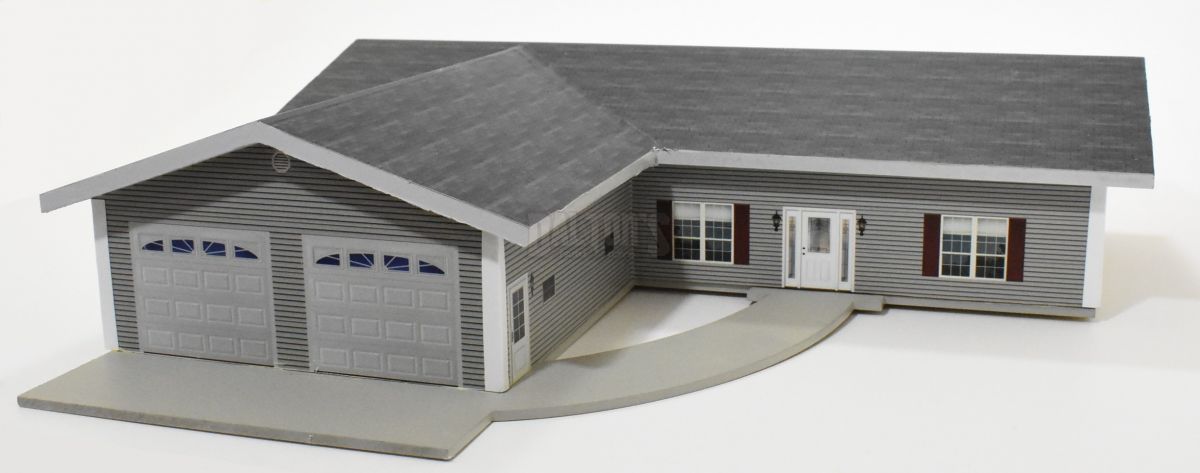1/64 Grey Ranch House With Attached Garage - Dalton's Farm Toys