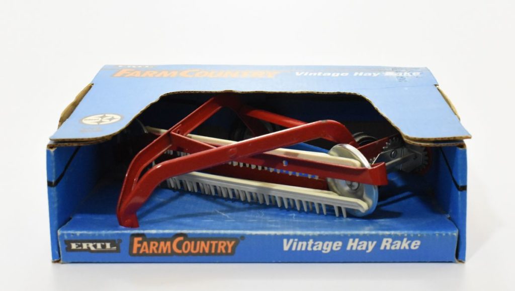 1/16 International Harvester Vintage Hay Rake - Dalton's Farm Toys