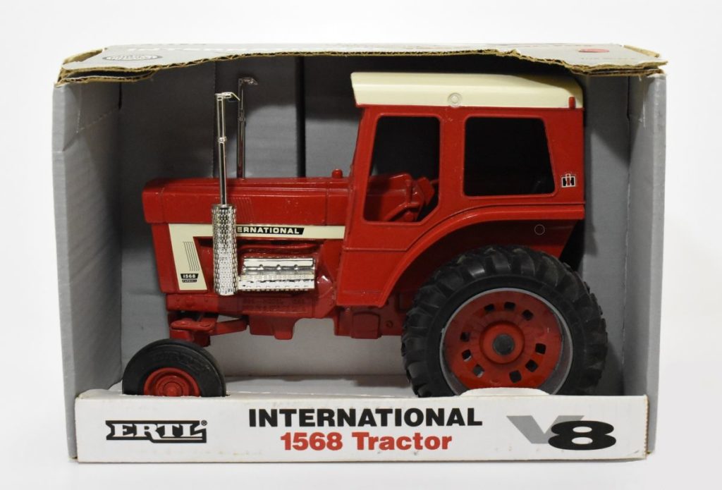 1/16 International Harvester 1568 V8 Tractor With Red Cab - Dalton's ...
