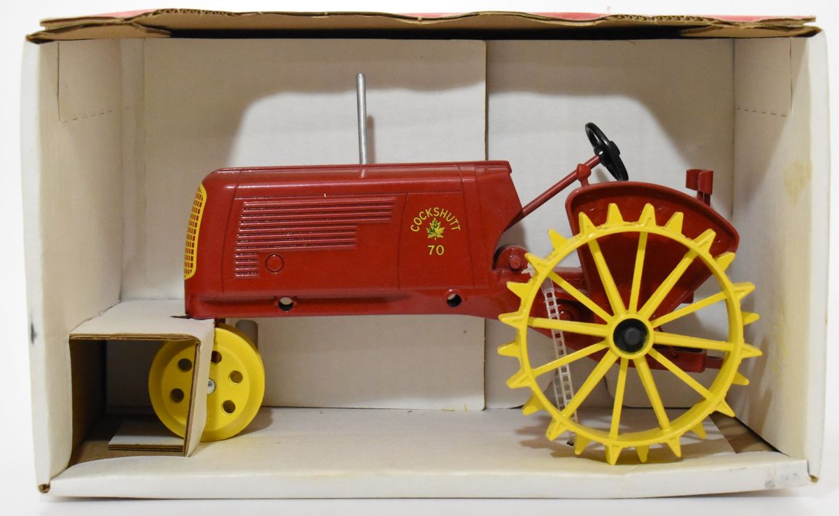 1/16 Cockshutt 70 Tractor On Steel With Narrow Front - Dalton's Farm Toys