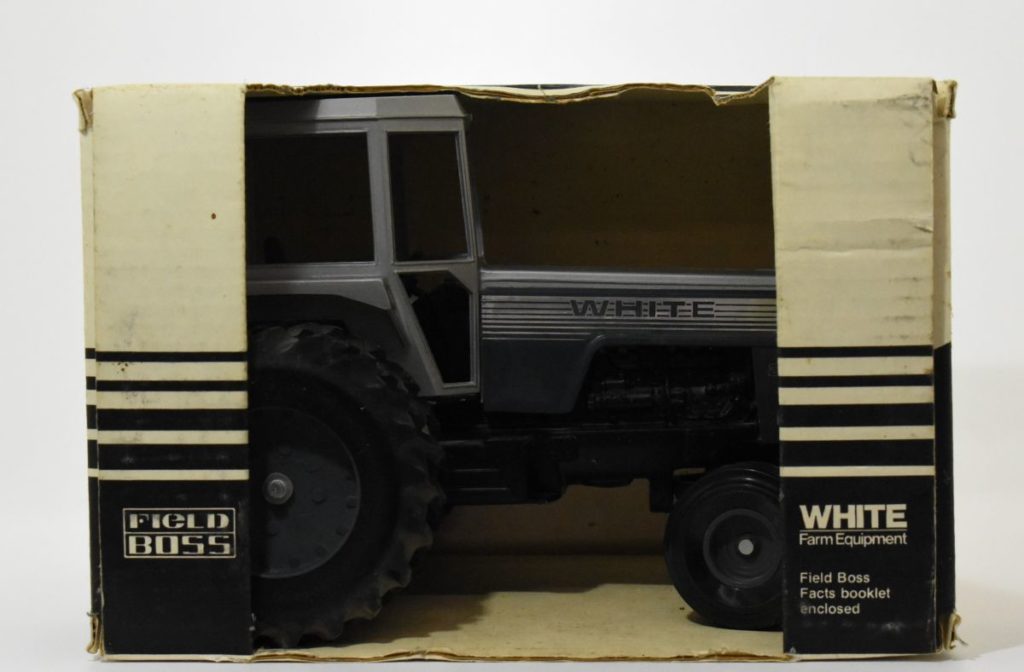 1/16 White 2-155 Silver Stripe Field Boss Tractor With Duals - Dalton's ...