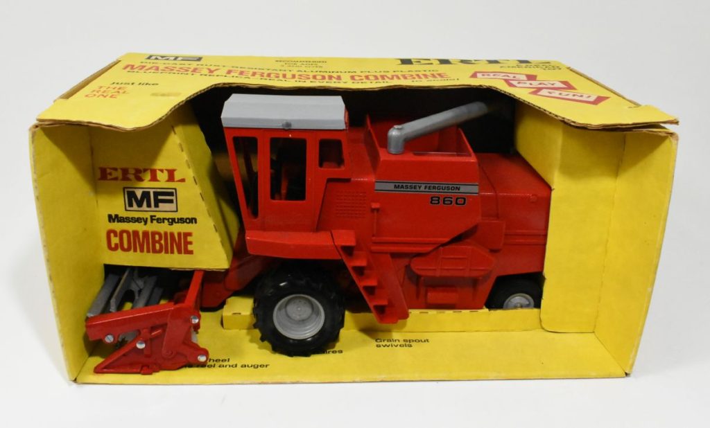 1/16 Massey Ferguson 860 Combine With 2 Heads - Dalton's Farm Toys