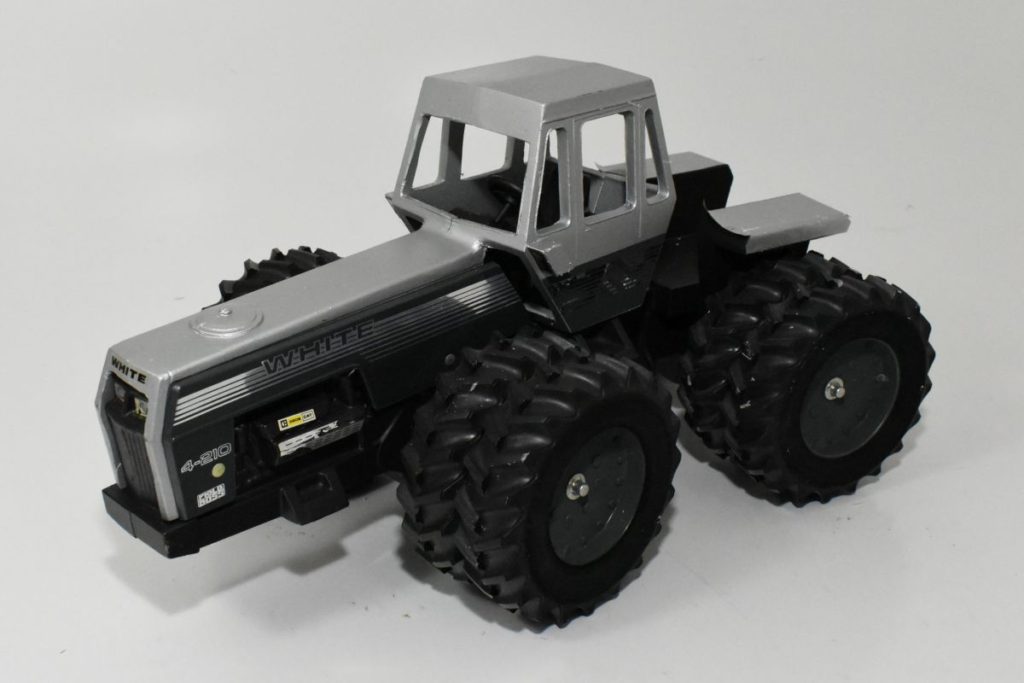 1/16 White 4-210 Field Boss 4wd Tractor With Silver Stripe Decal & Cat ...