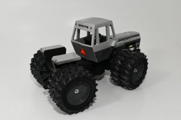 1/16 White 4-210 Field Boss 4wd Tractor With Silver Stripe Decal & Cat ...