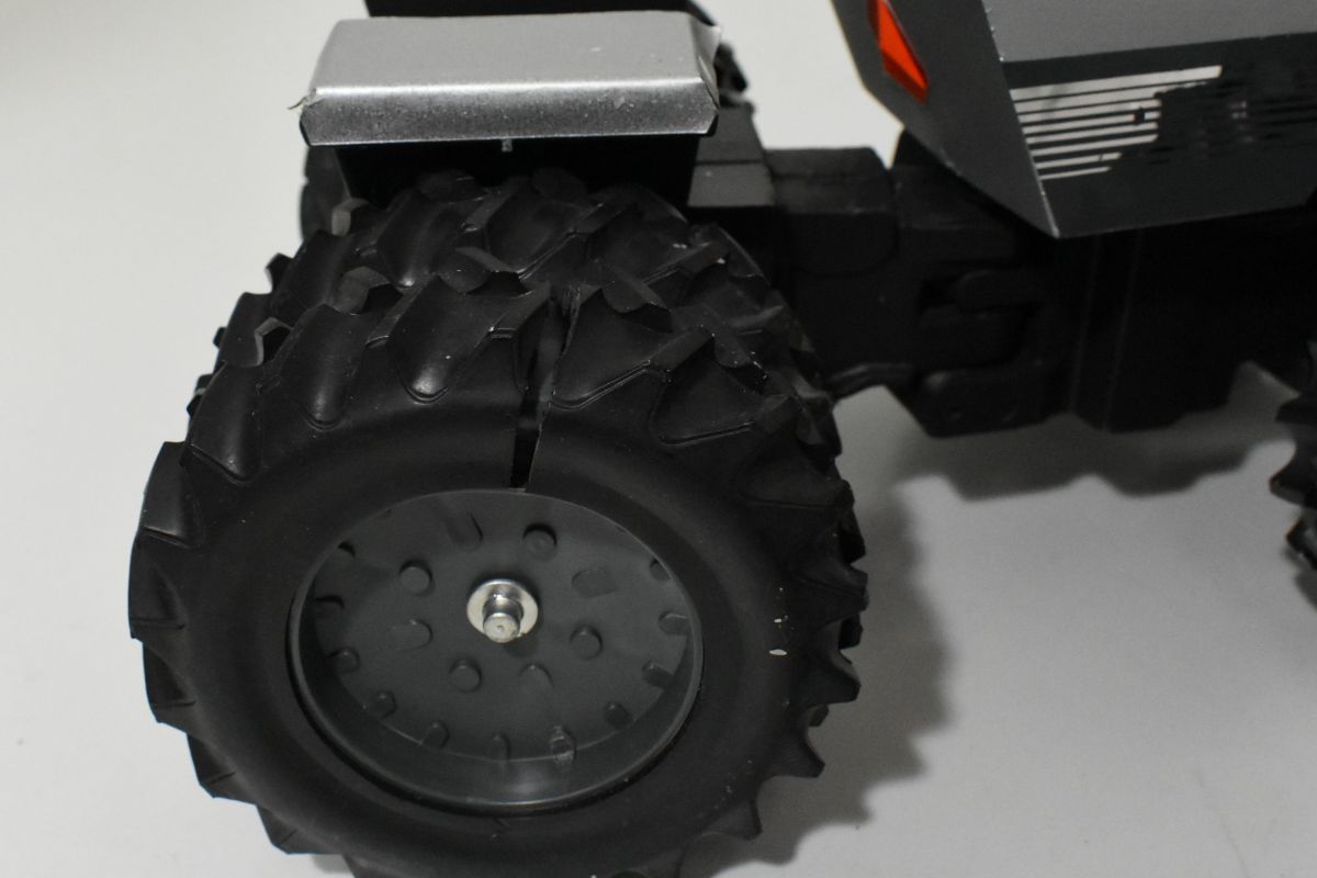 1/16 White 4-210 Field Boss 4wd Tractor With Silver Stripe Decal & Cat ...