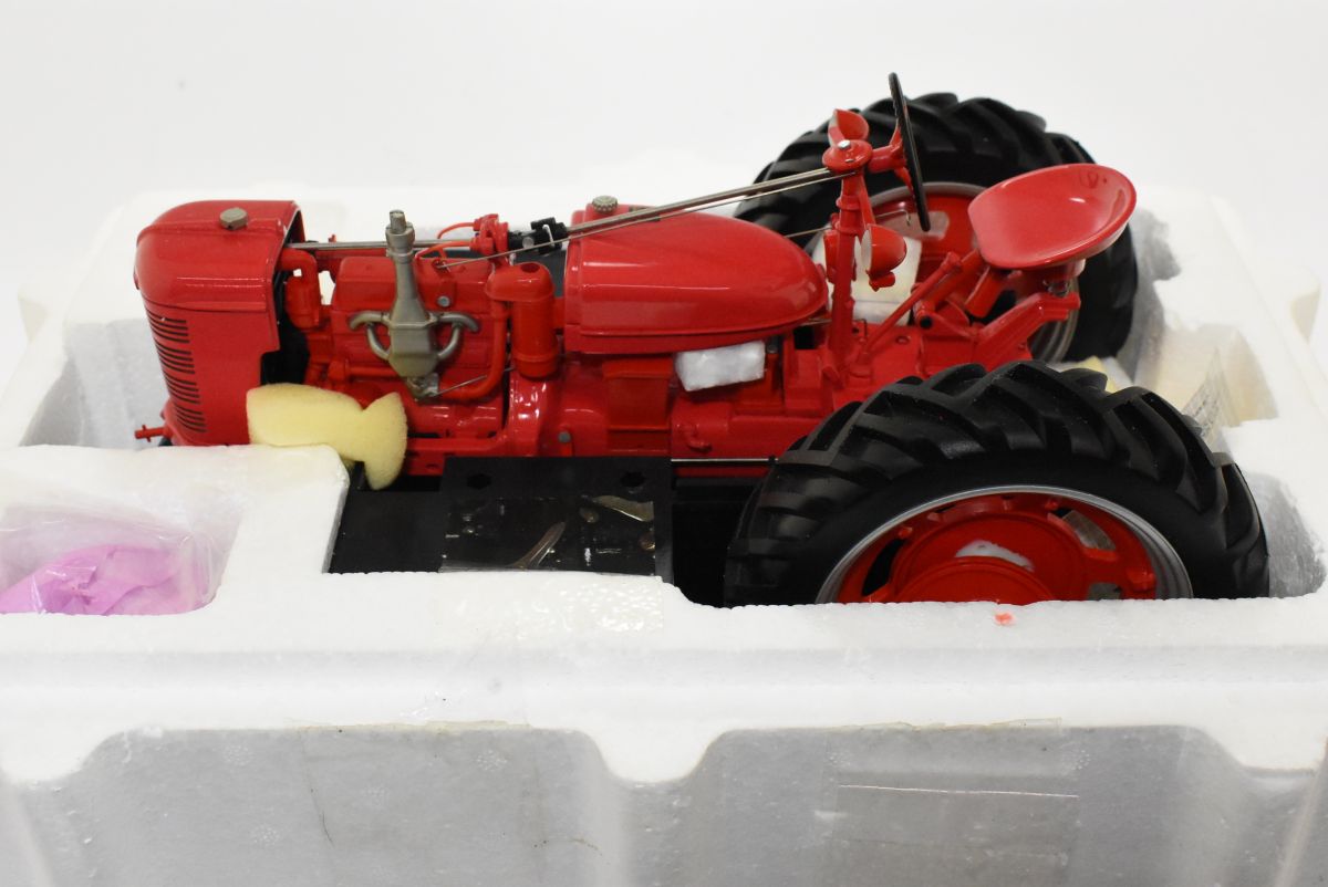 1/12 Farmall M Tractor - Dalton's Farm Toys