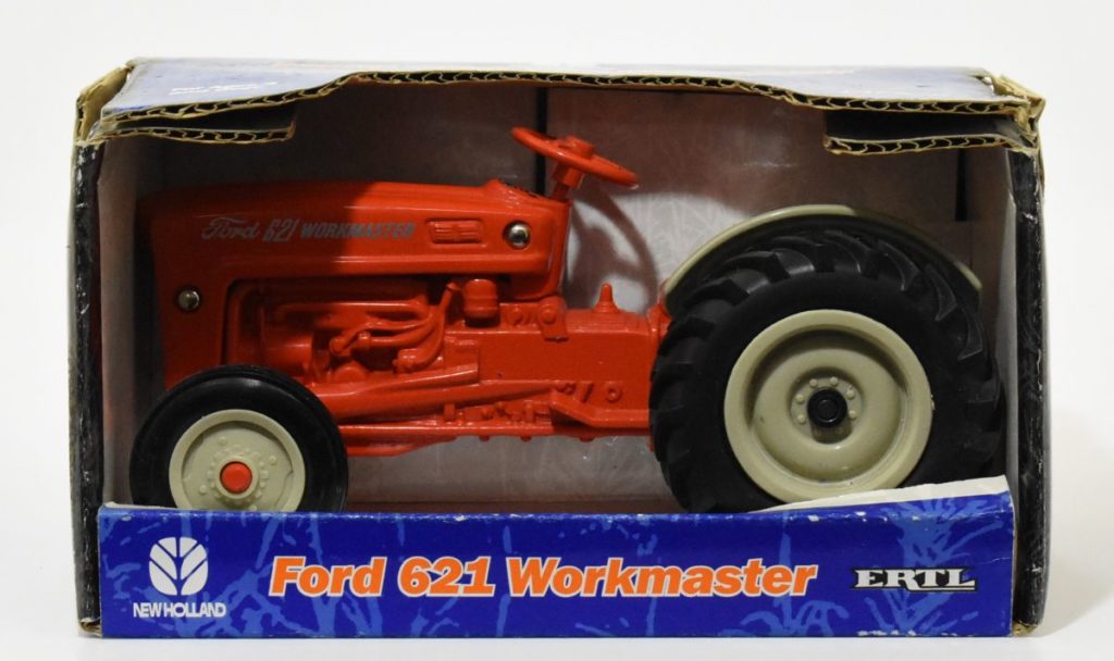 1/16 Ford 621 Workmaster Tractor - Dalton's Farm Toys