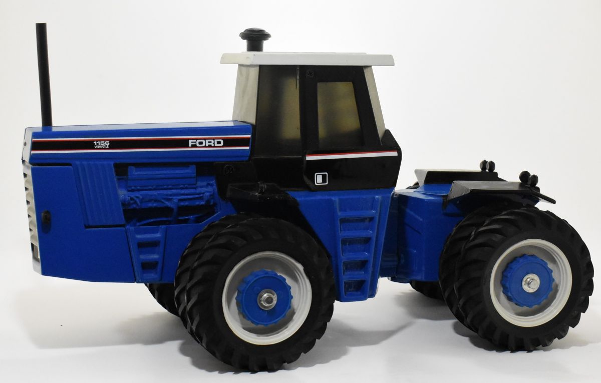 1/16 Versatile Ford 1156 4WD Tractor W/ Duals - Daltons Farm Toys