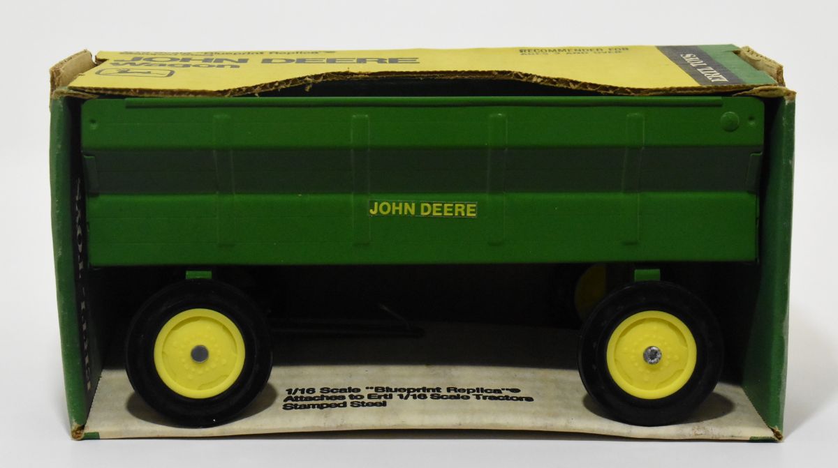 1/16 John Deere Flare Box Wagon In Old Style Box - Dalton's Farm Toys