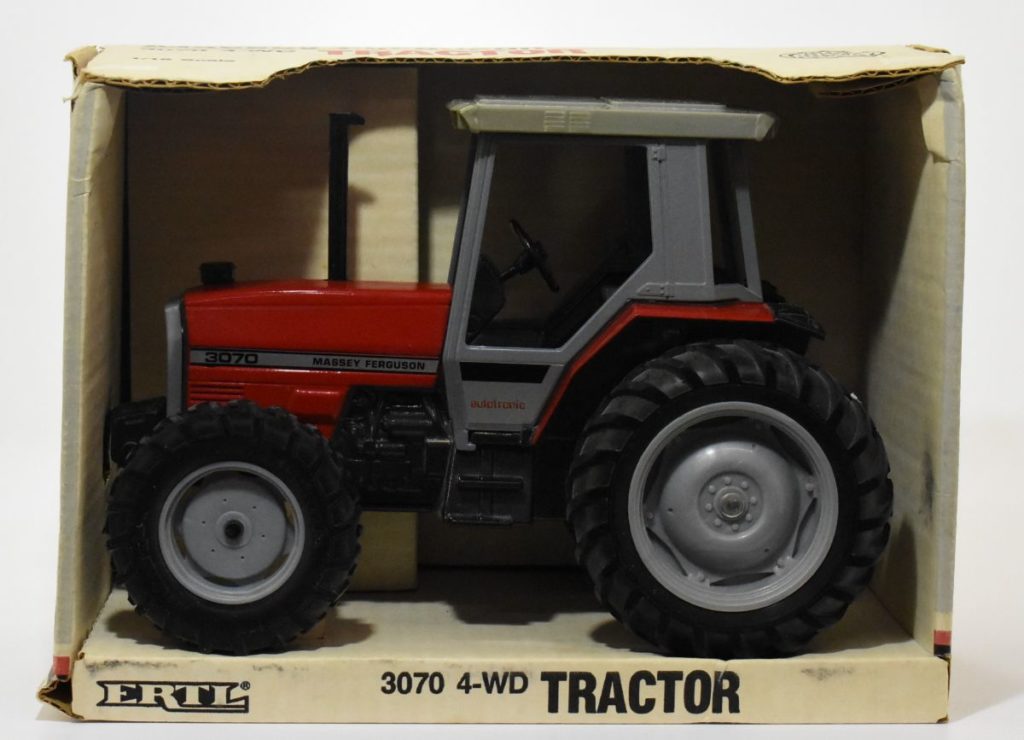 1/16 Massey Ferguson 3070 4WD Tractor W/ Cab & Front Wheel Assist - Dalton's Farm Toys