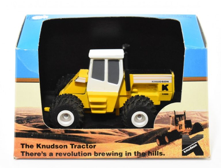 1/64 Knudson 4400 Tractor With Duals - Dalton's Farm Toys