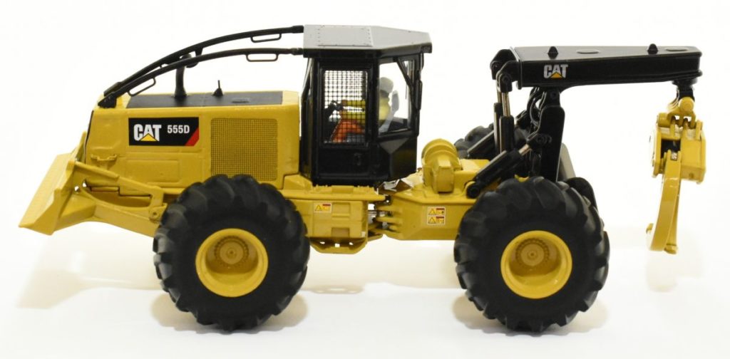 1/50 Cat Caterpillar 555D Wheeled Log Skidder - Dalton's Farm Toys