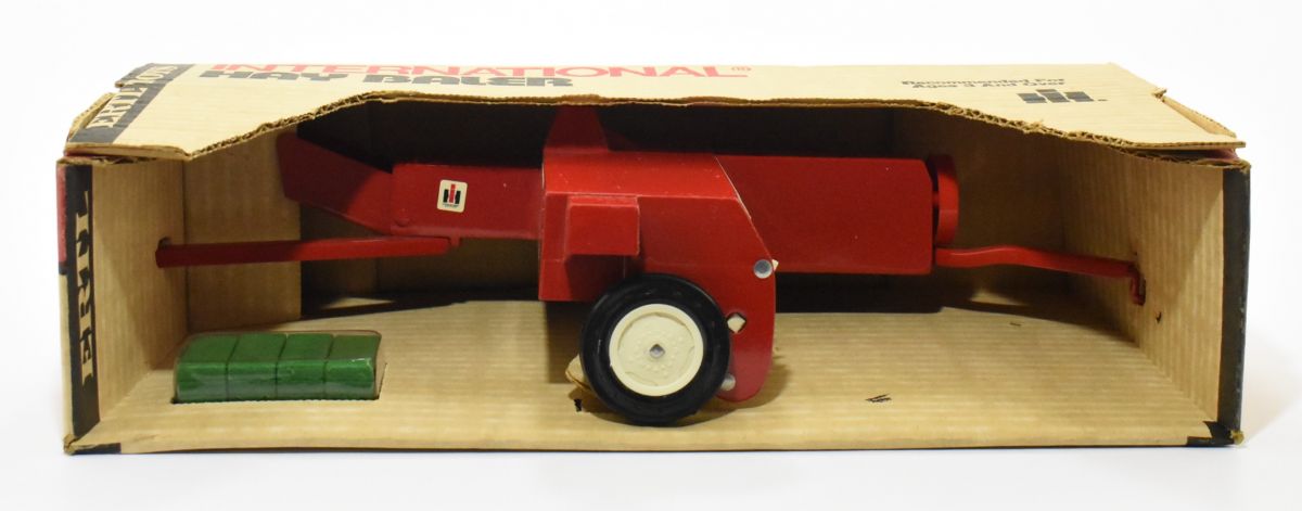 1/16 International Harvester Square Hay Baler - Dalton's Farm Toys