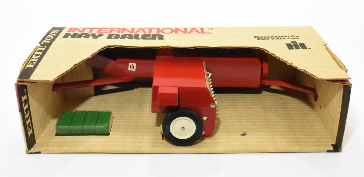 1/16 International Harvester Square Hay Baler - Dalton's Farm Toys