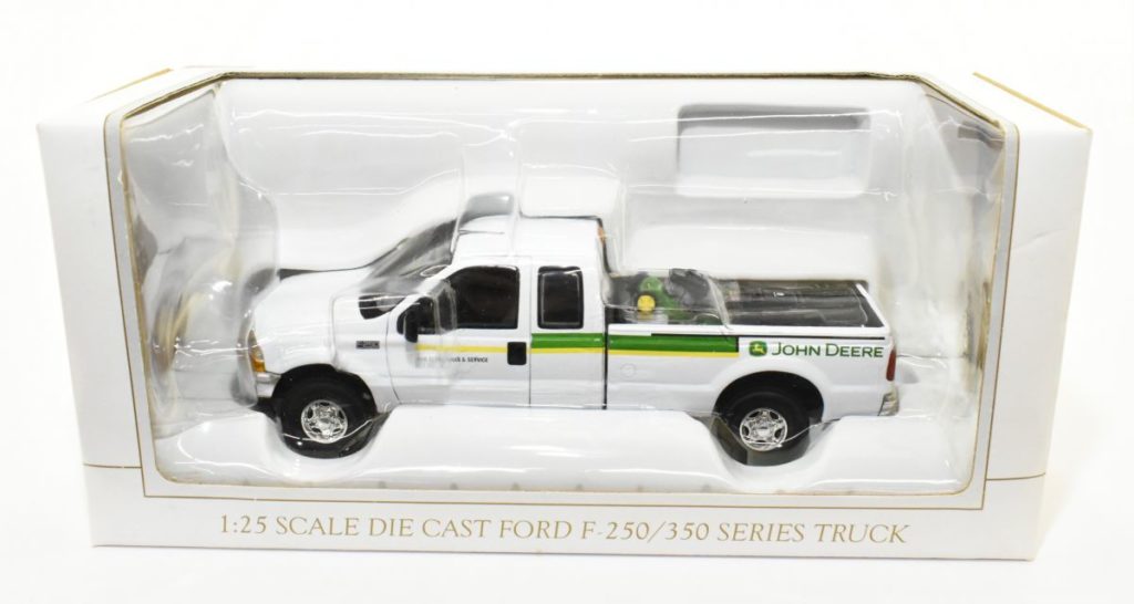 1/25 John Deere Ford F250/350 Series Pickup Truck W/ Lawnmower Load ...