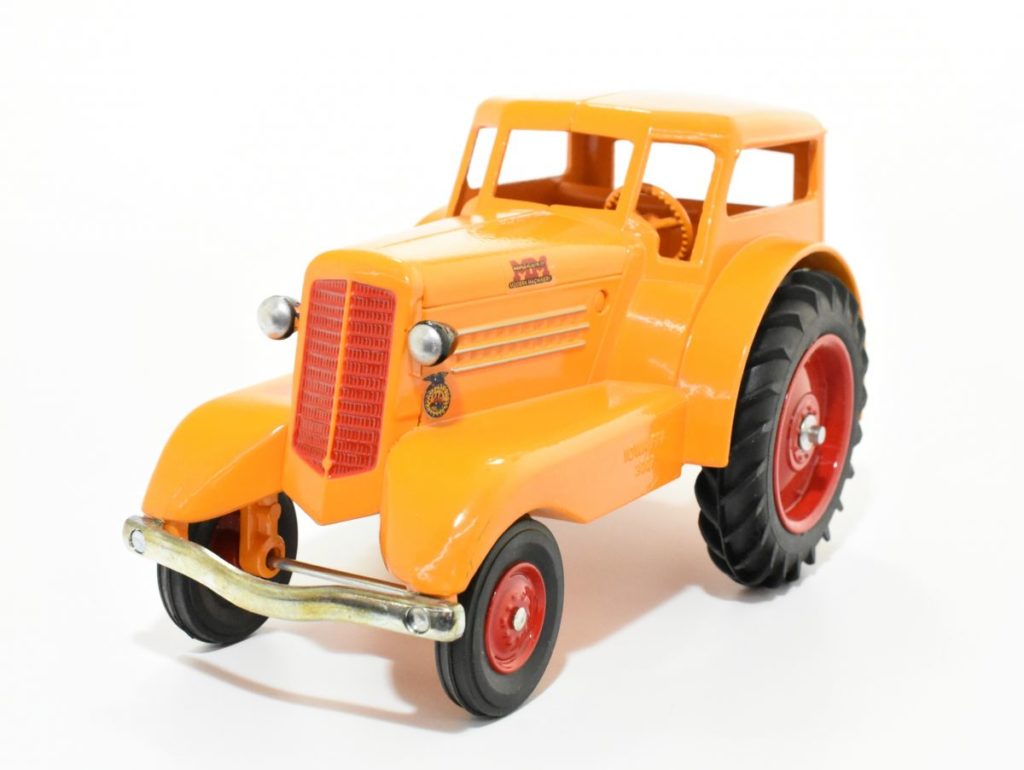 1/16 Minneapolis Moline UDLX Comfort Tractor With Cab - Dalton's Farm Toys