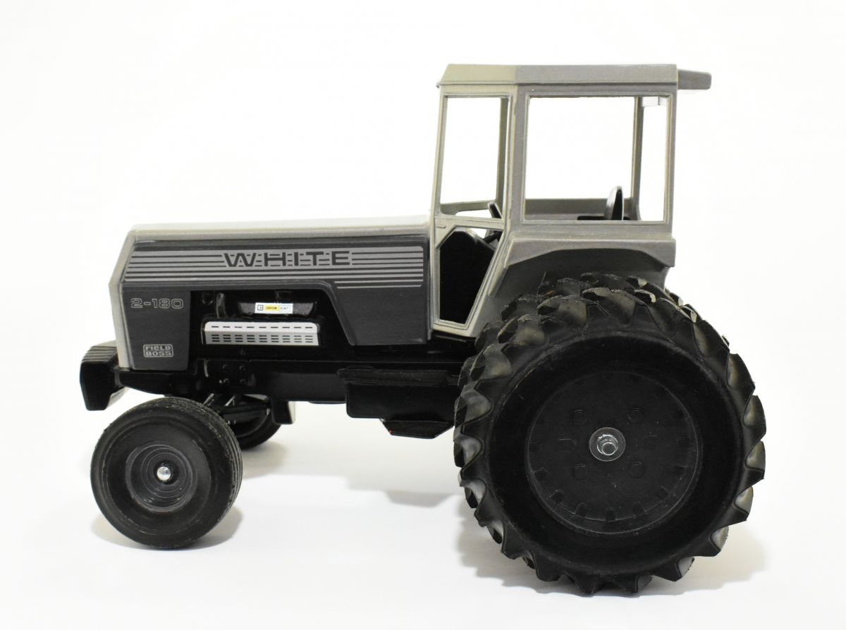 1/16 White 2-180 Silver Stripe Tractor With Duals & Cat Engine ...