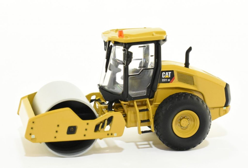 1/50 Cat Caterpillar CS11 Vibratory Soil Compactor - Dalton's Farm Toys
