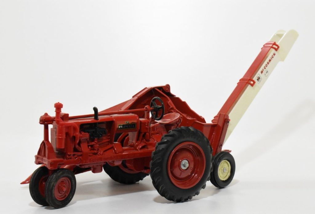 1/16 Farmall F-20 Tractor W/ Custom 1 Row Corn Picker - Dalton's Farm Toys