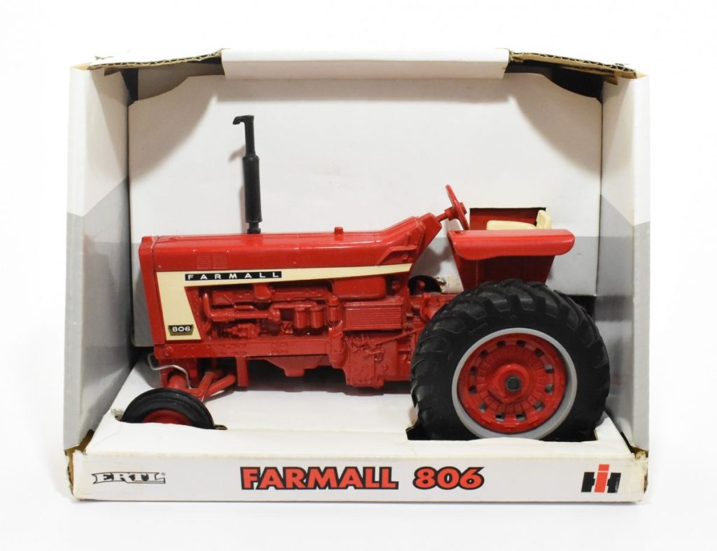 1/16 International Harvester Farmall 806 Tractor W/ Wide Front - Dalton ...
