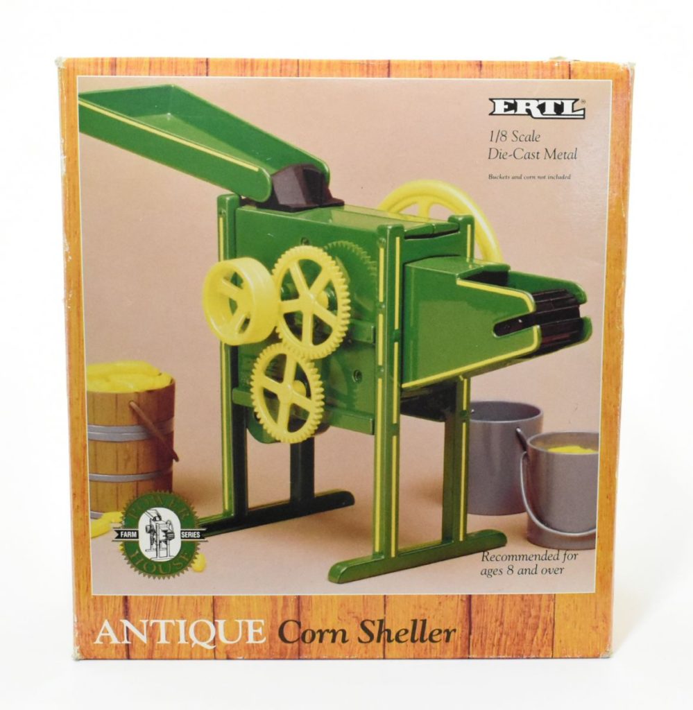 1/8 Antique Corn Sheller Green - Dalton's Farm Toys