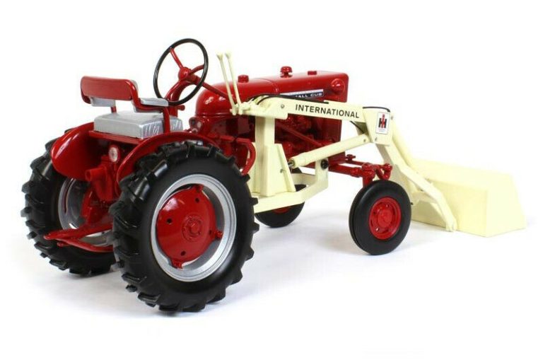 1/16 1977 IH Farmall Cub With One Arm Loader - Dalton's Farm Toys