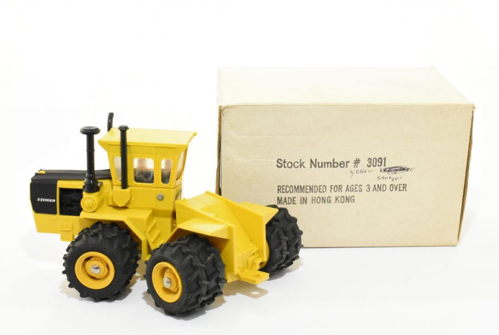1/32 Steiger Industrial Tractor W/ Duals, Plastic - Dalton's Farm Toys