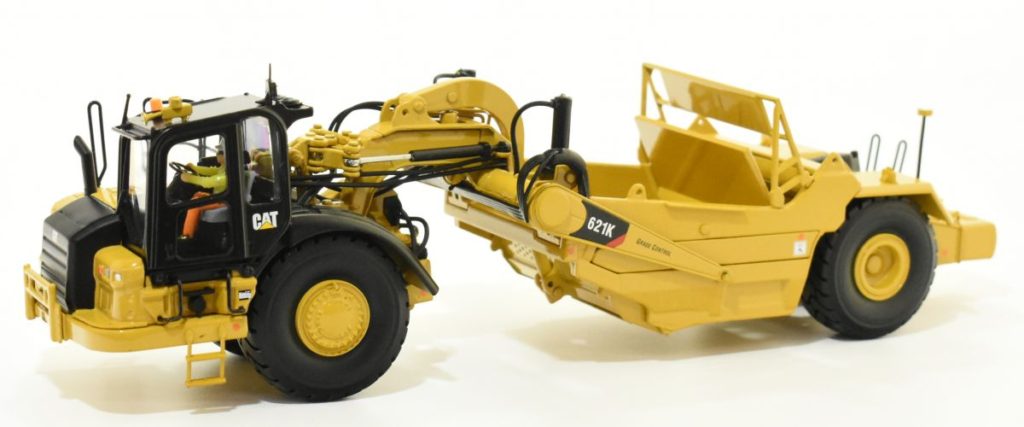1/50 Cat Caterpillar 621K Wheeled Pan Scraper - Dalton's Farm Toys