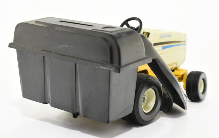 1/16 Cub Cadet Lawn Mower - Dalton's Farm Toys