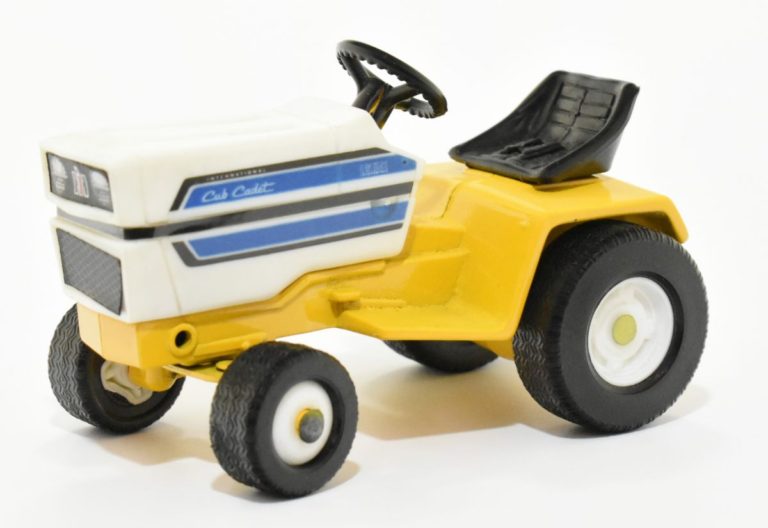 1/16 Cub Cadet Lawn Mower - Dalton's Farm Toys