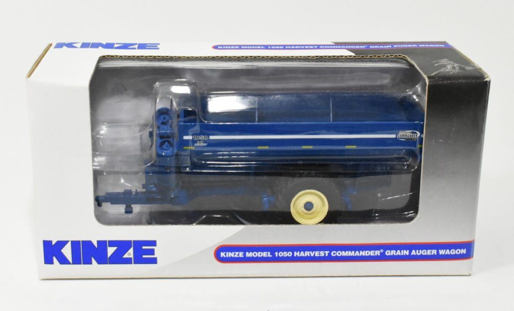 1/64 Kinze Model 1050 Harvester Commander Grain Cart Auger Wagon With ...