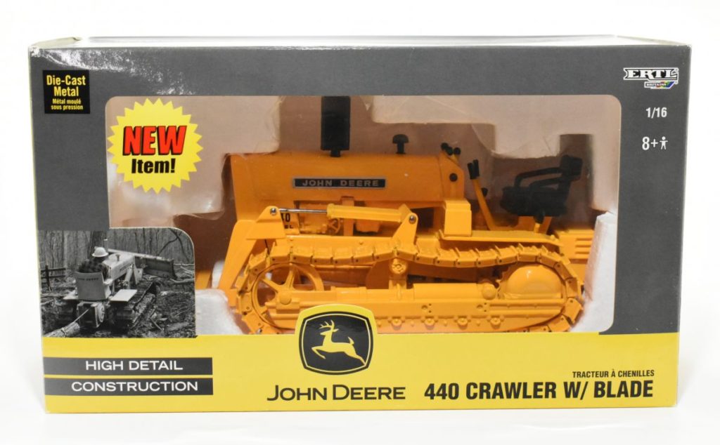 1/16 John Deere 440 Crawler Dozer With Blade - Dalton's Farm Toys