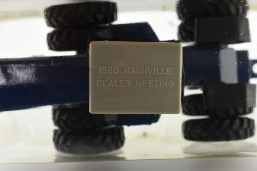 1/64 Ford 846 4WD Tractor With Duals, 1989 Nashville Dealer Meeting ...