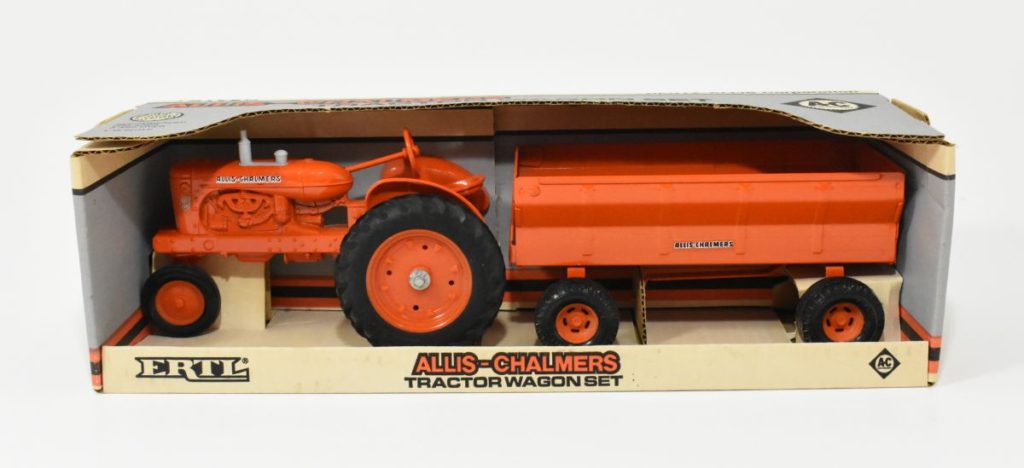 1/16 Allis Chalmers WD 45 Tractor And Wagon - Dalton's Farm Toys