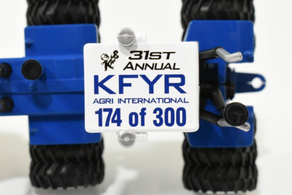 1/64 Kinze 640 Big Blue 4WD Tractor With Triples, 2018 KFYR Toy Show ...