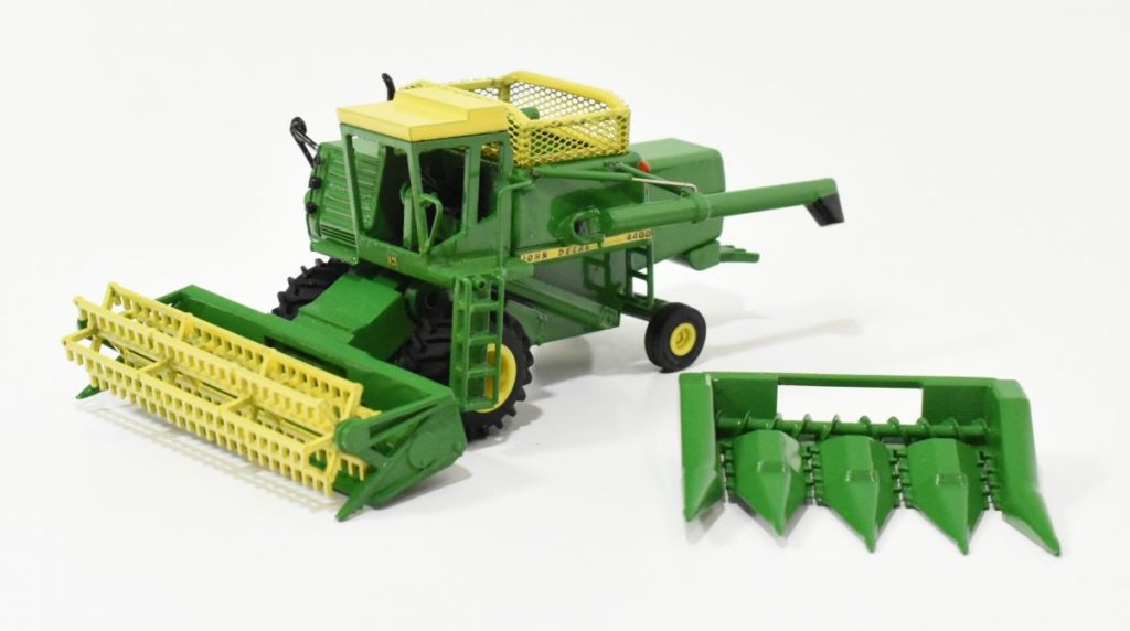 1/64 Custom John Deere 4400 Combine With 4 row Corn & Grain Heads ...