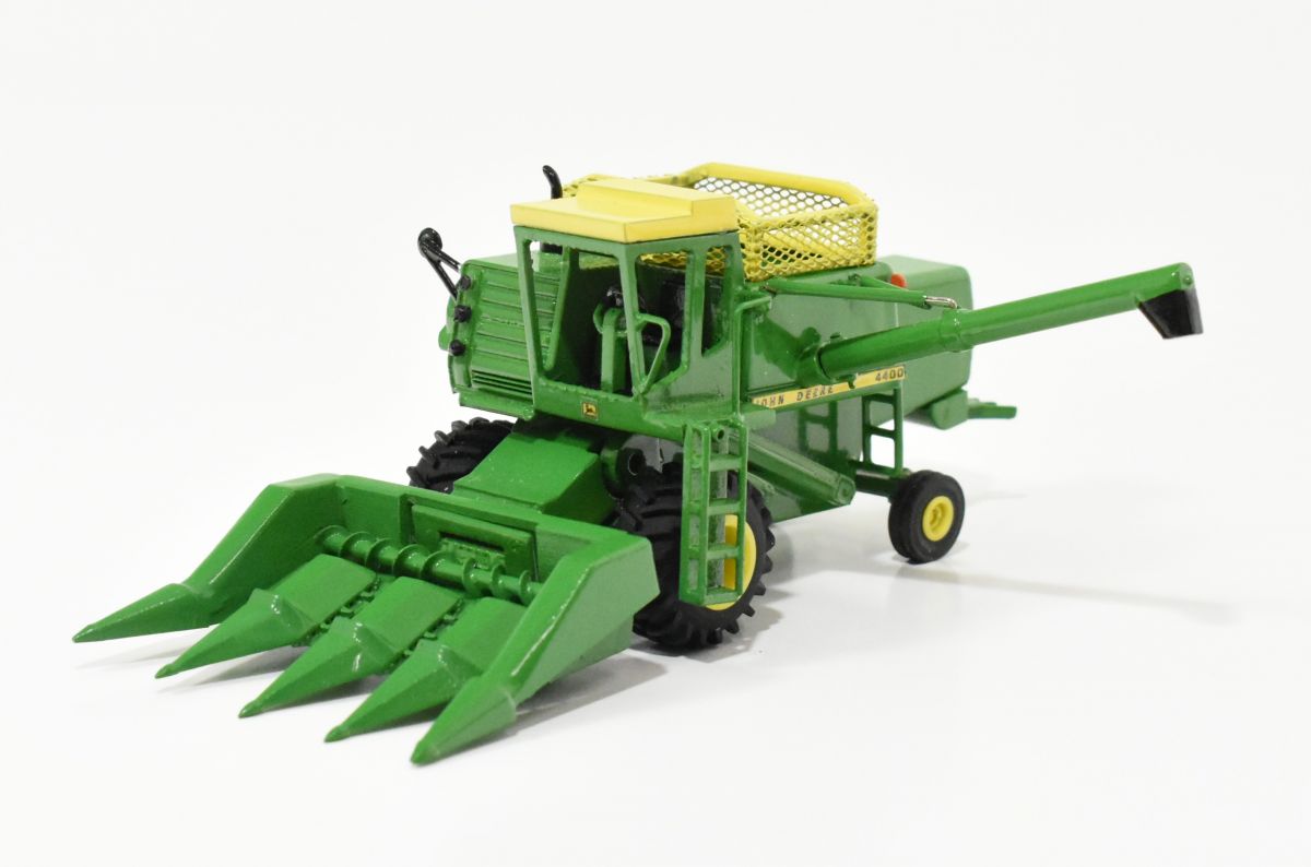 1/64 Custom John Deere 4400 Combine With 4 row Corn & Grain Heads ...