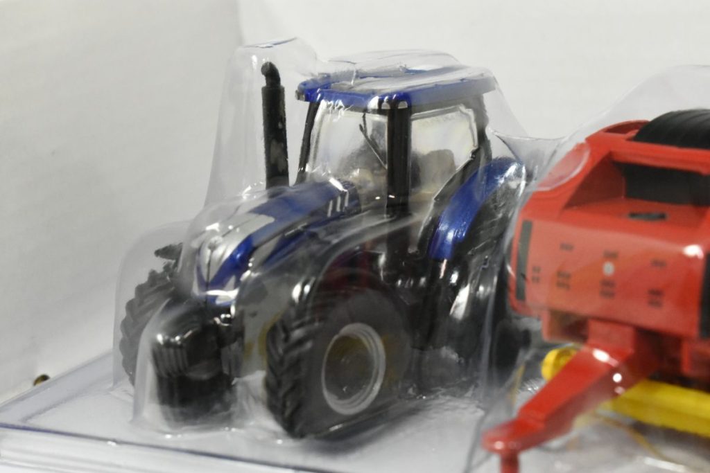 1/64 New Holland Haying Set With Blue Power T6 Tractor, Hay Rake ...