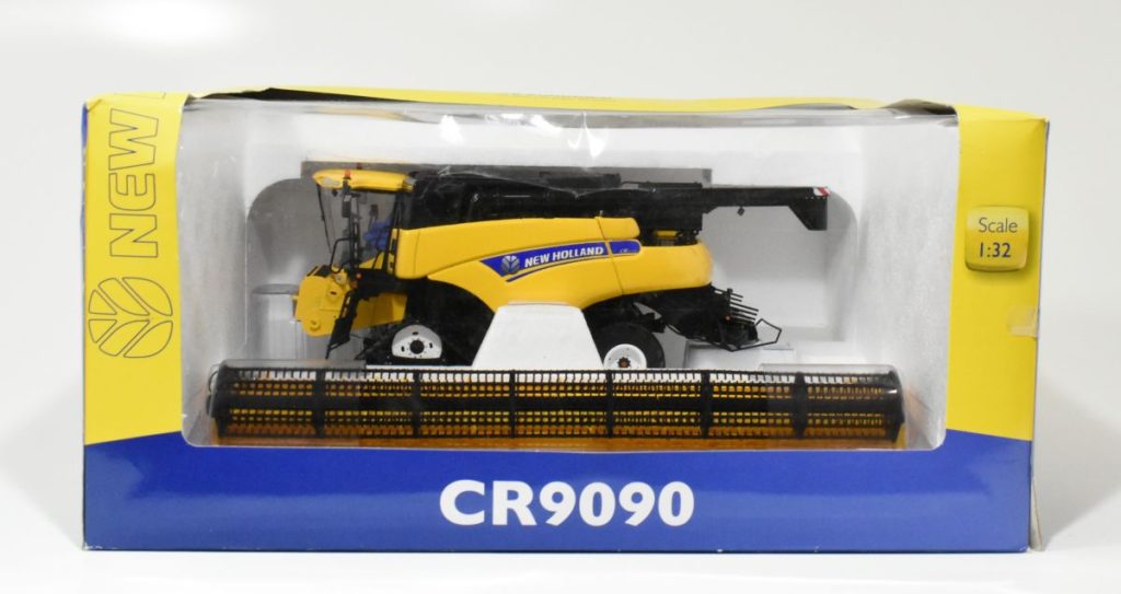 1/32 New Holland CR9090 Combine With Tracks & Grain Head - Dalton's ...