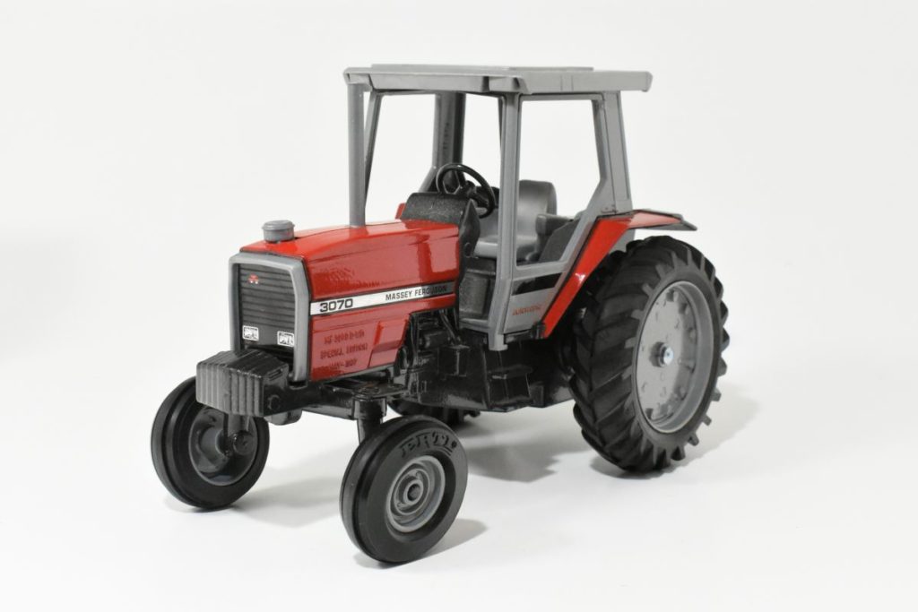 1/16 Massey Ferguson 3070 Tractor, Collector Edition - Dalton's Farm Toys