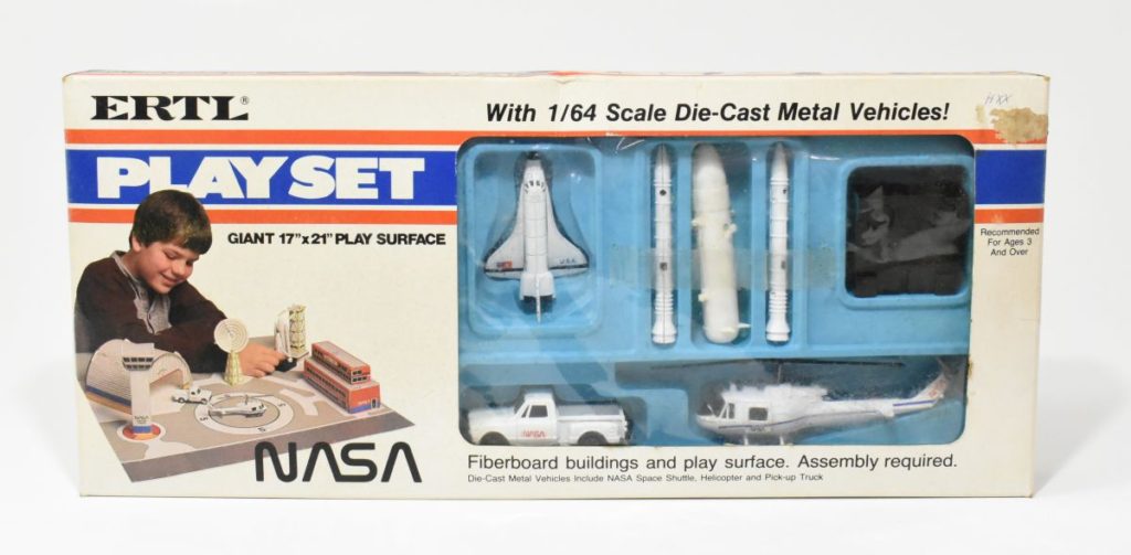 1/64 Vintage Nasa Space Playset With Cardboard Buildings & Space ...