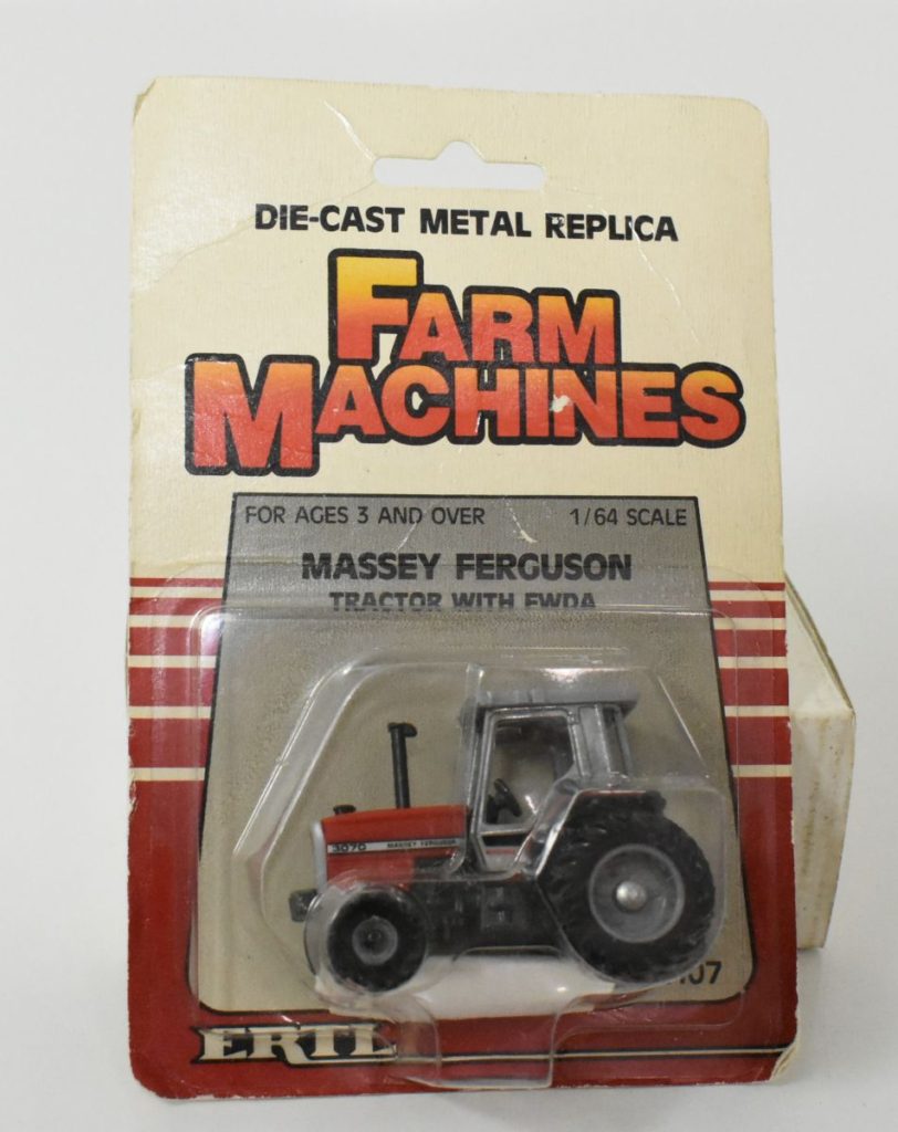 1/64 Massey Ferguson 3070 Tractor With Front Wheel Assist - Dalton's Farm Toys
