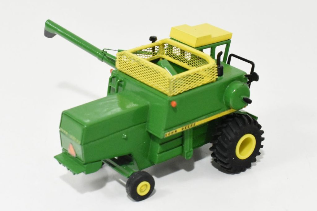 1/64 Custom John Deere 6600 Combine With Corn & Grain Heads, Yellow ...